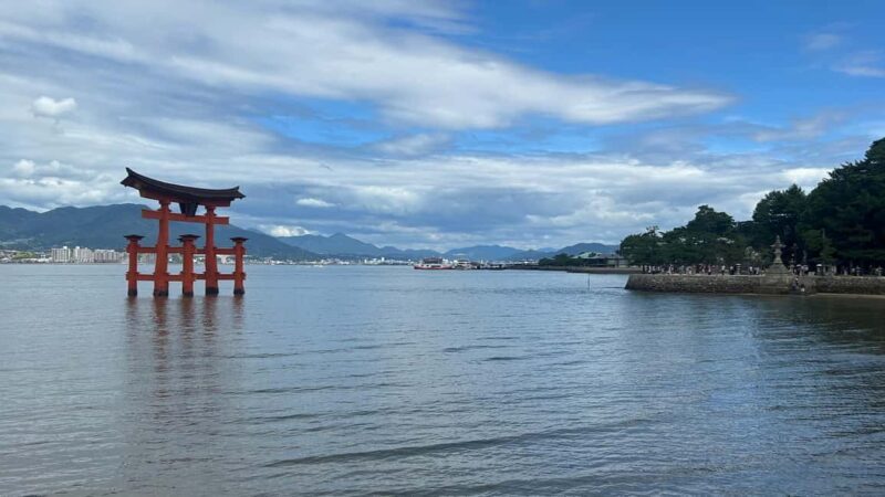 Hiroshima & Miyajima 6.5h Guided Tour  Dome, Park & Shrine - Discovering Hiroshima and Miyajima: What to Expect