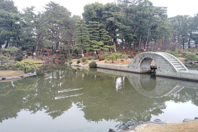 Hiroshima Shukkei-en Garden with local guide 90min - Overview of the Hiroshima Shukkei-en Garden Tour
