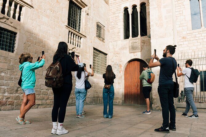 HistARy: Guided tour of the Gothic Quarter with Augmented Reality - Practical Details and Considerations