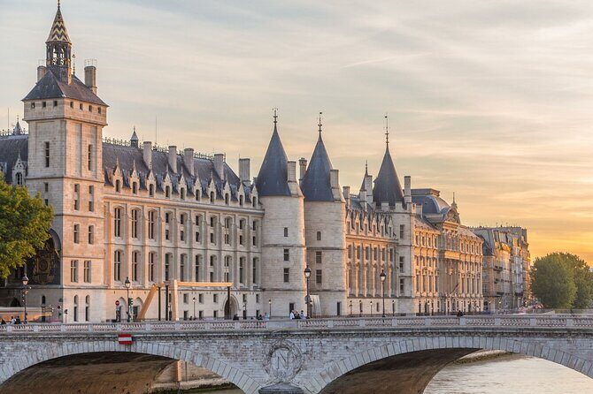 Historic Heart of Paris: Île de la Cité Walking Tour - Price and Value