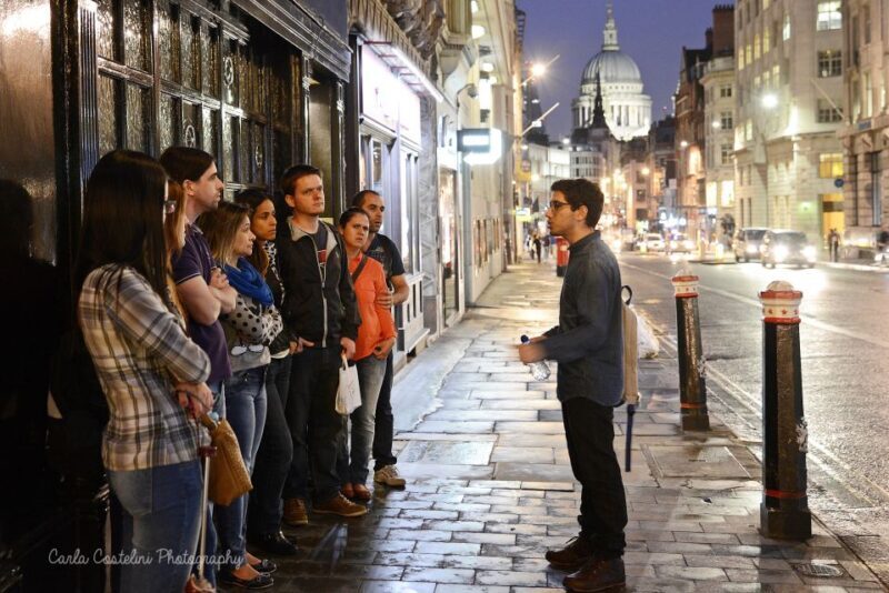 Historic pub tour with Brazilian guide (in Portuguese) - Authenticity and Local Vibe
