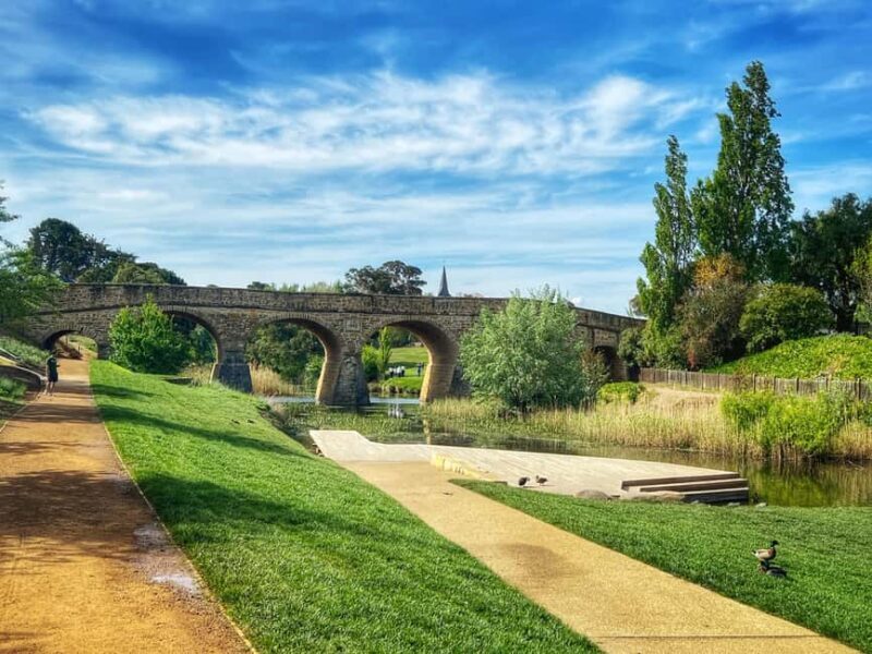Historic Richmond Village Half-Day Coach Tour - Food and Beverage Options