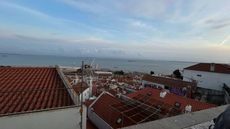 Historic sites of Lisbon on foot - The Experience and Practical Details