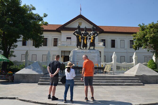 Historic Temples and City Guided Walking Tour in Chiang Mai - Beyond the Sites: What Travelers Can Expect