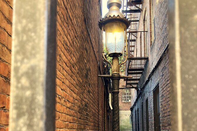 Historic Underground Railroad Walking Photo Tour w Local Guide - Exploring Beacon Hill’s Underground Railroad Sites