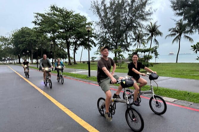 Historical Marina Bay and East Coast Bike Tour with Lunch - Key Points