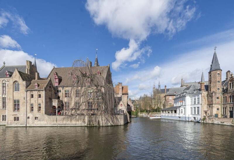 Historical walk in Bruges with local guide. Praline included - The Price and Its Value