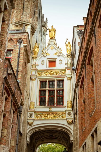 Historical walk in Bruges with local guide. Praline included - A Deep Dive into the Itinerary