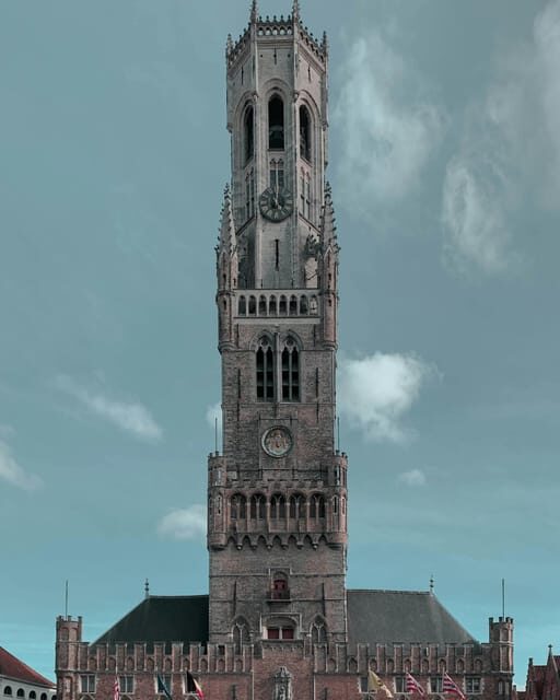 Historical walk in Bruges with local guide. Praline included - Authenticity and Quality of Guides
