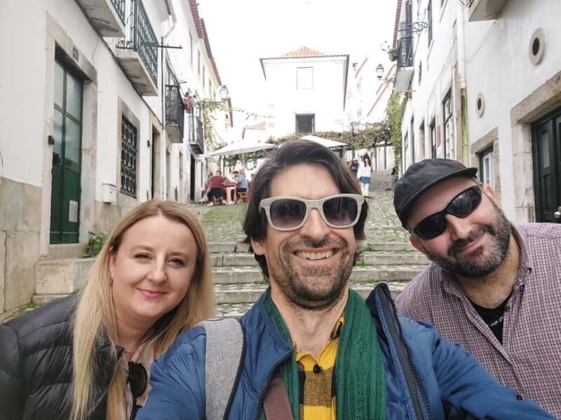 Historical walking tour in Alfama - Key Points