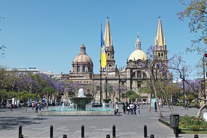 History and Murals: Walking Tour Guadalajara - An In-Depth Look at the Journey
