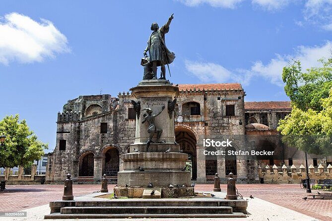 History Santo Domingo City Tour With Lunch Included - The Heart of Colonial Santo Domingo: The Cathedral Primada de América