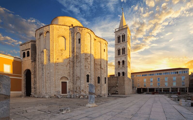History Walking Tour in Old Center Zadar with Licenced Guide - Detailed Breakdown of the Tour