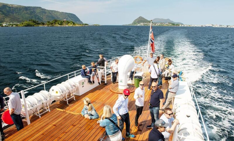 Hjørundfjord Hiking Cruise (6,5 hours to hike/explore Øye) - Authentic Traveler Perspectives