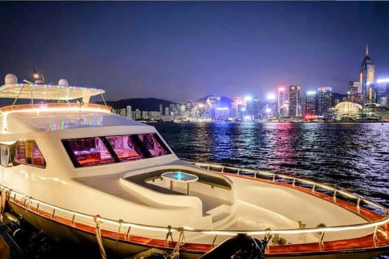 HK: Lunar New Year Fireworks Cruise with Unlimited Drinks - An Overview of the Experience