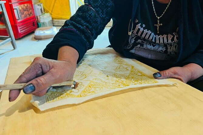 H'Mong traditional beeswax batik - Who Should Consider This Experience?