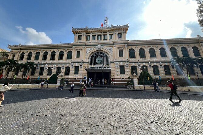 Ho Chi Minh City Cultural Highlights Private tour - Exploring Ho Chi Minh City: A Day in the Land of Contrasts