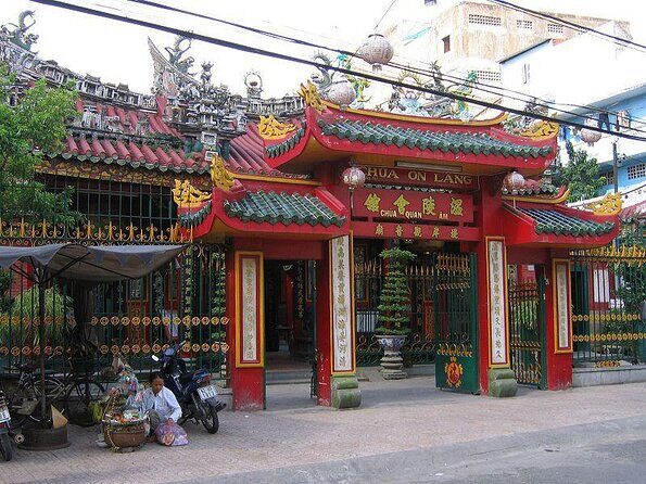 Ho Chi Minh City private walking tours with young local volunteers - How the Tour Shapes Up for Different Travelers