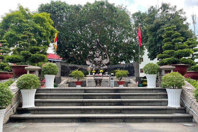 Ho Chi Minh City Sightseeing, midnight, Shopping tours by scooter - The Nightlife Experience