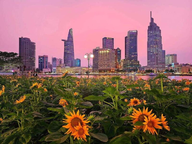 Ho Chi Minh City Sightseeing Tour With Kayak On Saigon River - Food and Final Experience