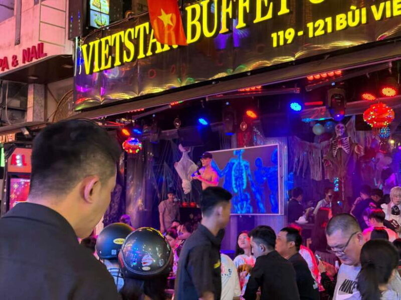 Ho Chi Minh City Street Food Tour With Acoustics Live Music - Evaluating the Value