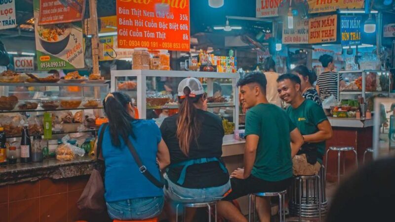 Ho Chi Minh City: Street Foodie Night Cycling Tour - Key Points