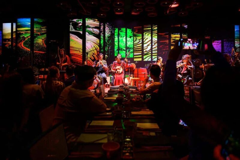 Ho Chi Minh: Open-Top Bus Tour, Chào Show & Dinner - Dining and Culinary Flavors