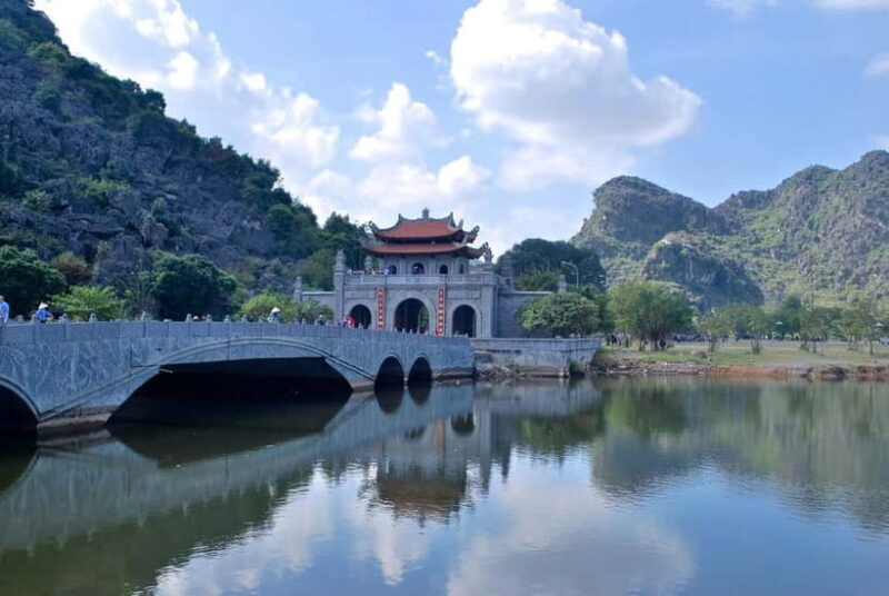Hoa Lu: Scenic Countryside Cycle Tour & Local Meal - Key Points