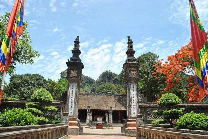 Hoa Lu - Tam Coc - Bich Dong Pagoda One Day: sampan boat trip and bicycle ride - Key Points