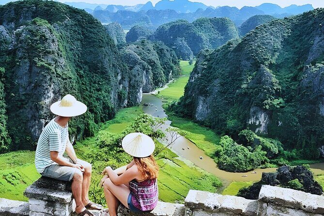 Hoa Lu - Tam Coc - Mua Cave Small Group -Buffet Lunch - Limousine - Climbing the Mua Cave for Breathtaking Views