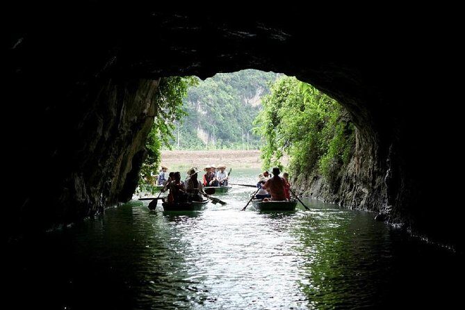 Hoa Lu & Tam Coc & Mua Cave Tour [Japanese guide, limousine bus, small boat boarding fee, lunch included] - Climbing to the Best View in Ninh Binh at Mua Cave
