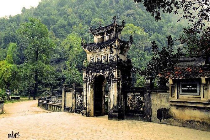 Hoa Lu & Tam Coc & Mua Cave Tour [Japanese guide, limousine bus, small boat boarding fee, lunch included] - The Practicalities: What to Expect and Why It Matters