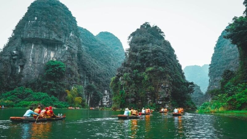 HOA LU - TRANG AN FULL DAY TRIP BY LIMOUSINE FROM HA NOI - Who Will Enjoy This Tour?