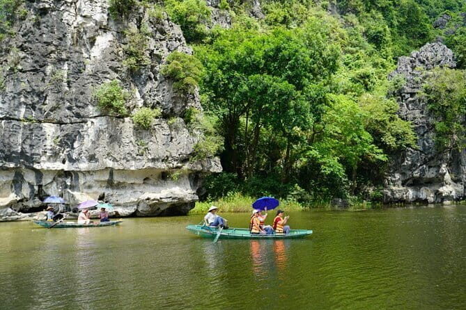 Hoa Lu - trang an - mua cave 1 day buffet luch - Key Points