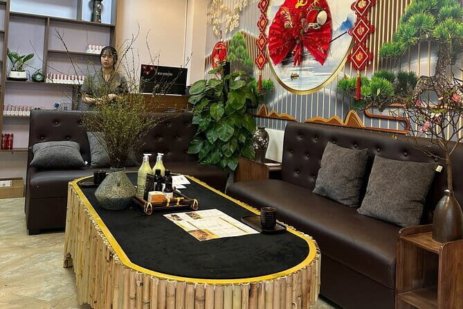 Hoang Spa Nourishing Shampoo & Head Shoulders Face Massage - The Amenities and What’s Included
