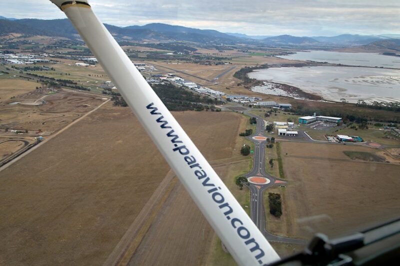 Hobart: Introductory Flying Lesson - A Closer Look at the Hobart Flying Experience