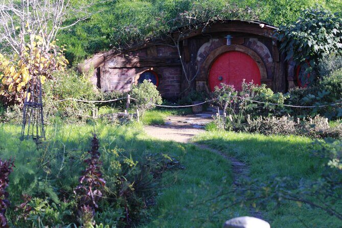 Hobbiton and Waitomo Caves from Auckland - Smaller Group - Who Should Consider This Tour?