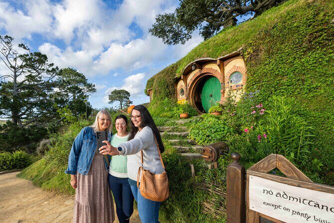 Hobbiton and Waitomo Caves Small Tour from Auckland - Introduction