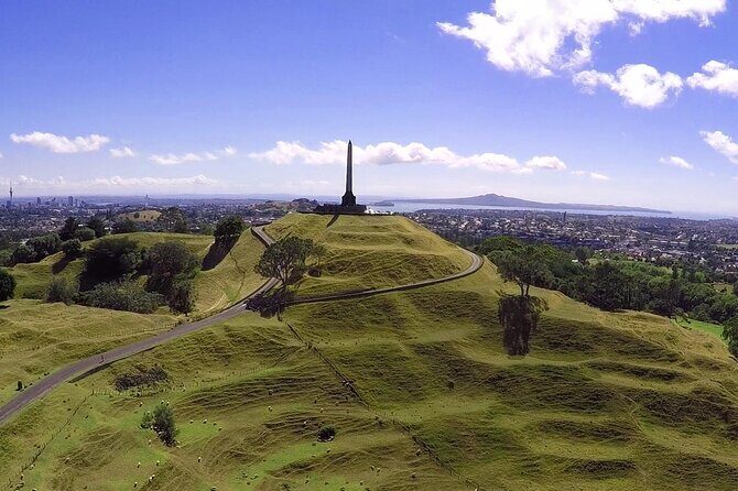 Hobbiton Movie Set and Auckland City Tour a Day Trip - Mount Eden: The City’s Volcano with a View