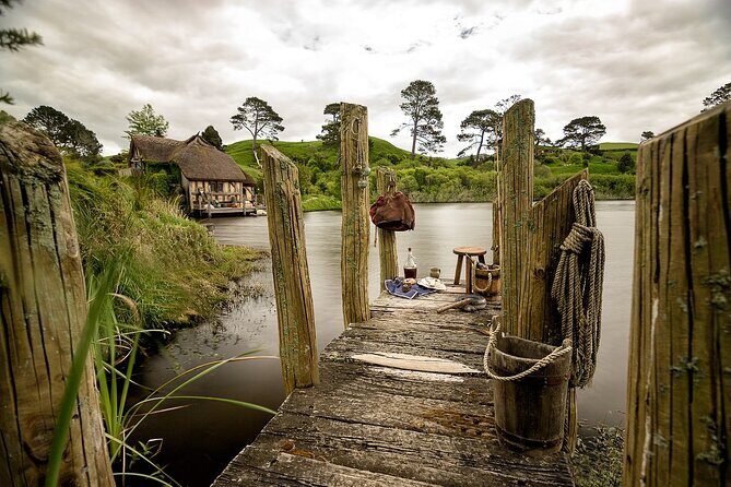 Hobbiton Movie Set and Waitomo Caves Exclusive (1-6 traveler) - The Allure of Hobbiton