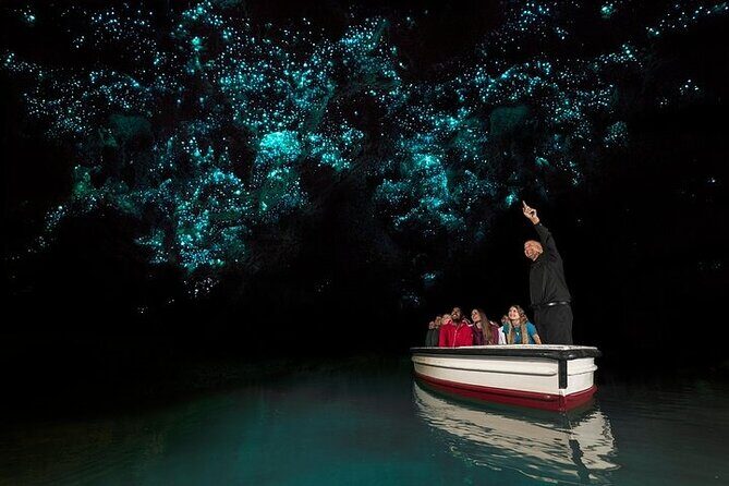 Hobbiton Movie Set and Waitomo Glow Worm Caves Tours Private SUV - An Authentic Introduction to Your Day