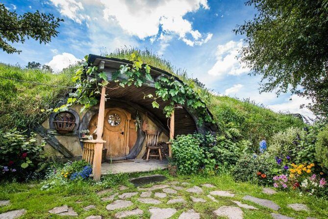 Hobbiton Movie Set Small Group Fully Guided Day Tour from Auckland - Starting the Day: Seamless Pickup & Comfortable Transport