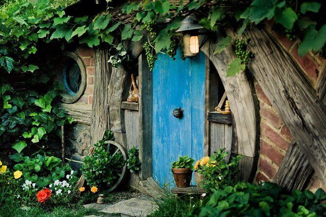 Hobbiton Movie Set Small Group Fully Guided Day Tour from Auckland - The Shire Store and Souvenirs
