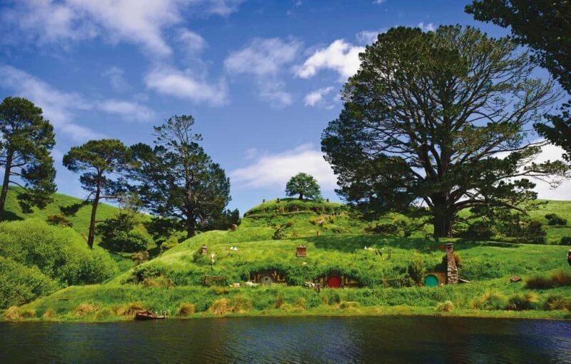 Hobbiton Movie Set & Te Puia Geothermal Valley Private Tour - Key Points