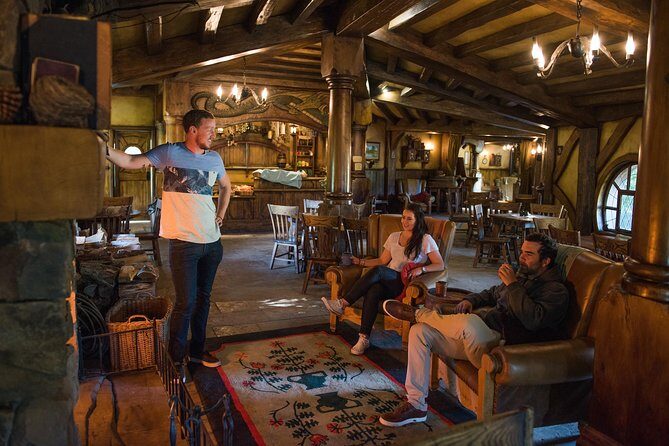 Hobbiton Movie set & Waitomo Caves Small Group Tour From Auckland - What the Reviews Say