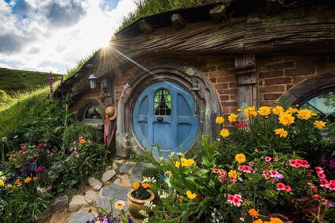 Hobbiton & Rotorua Small Group Day Tour inc Te Puia from Auckland - Key Points