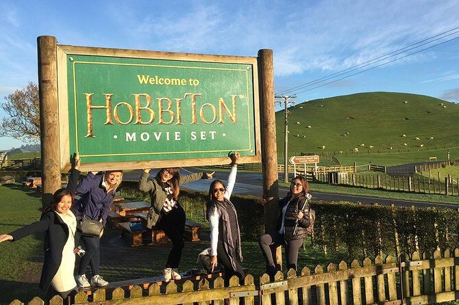 Hobbiton & Rotorua Small Group Tour including Te Puia from Auckland - Hobbiton: Walking into Middle-earth
