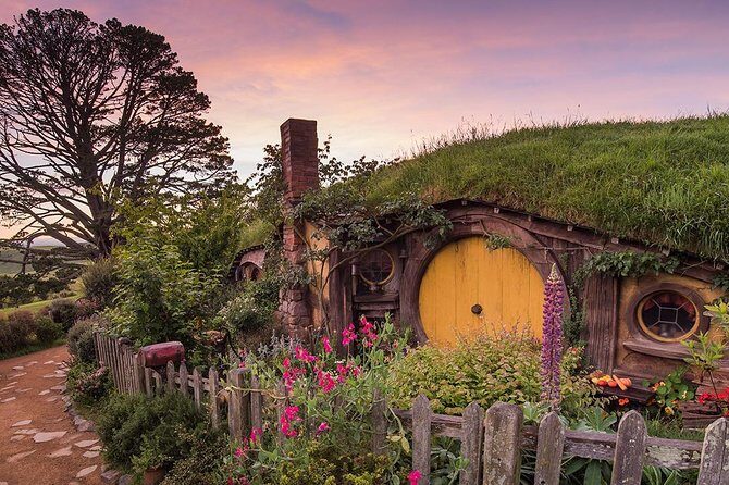 Hobbiton & Waitomo Caves Small Group Tour from Auckland inc Lunch - Who Should Consider This Tour?