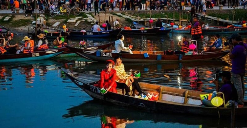 Hoi An: Boat Ride on Hoai River & Release the Flower Lantern - Exploring the Experience in Depth