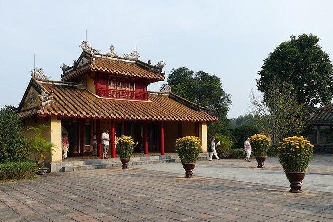 Hoi An: Full-day Imperial Hue And Scenic Hai Van Pass Discovery - Visiting the Hue Imperial City